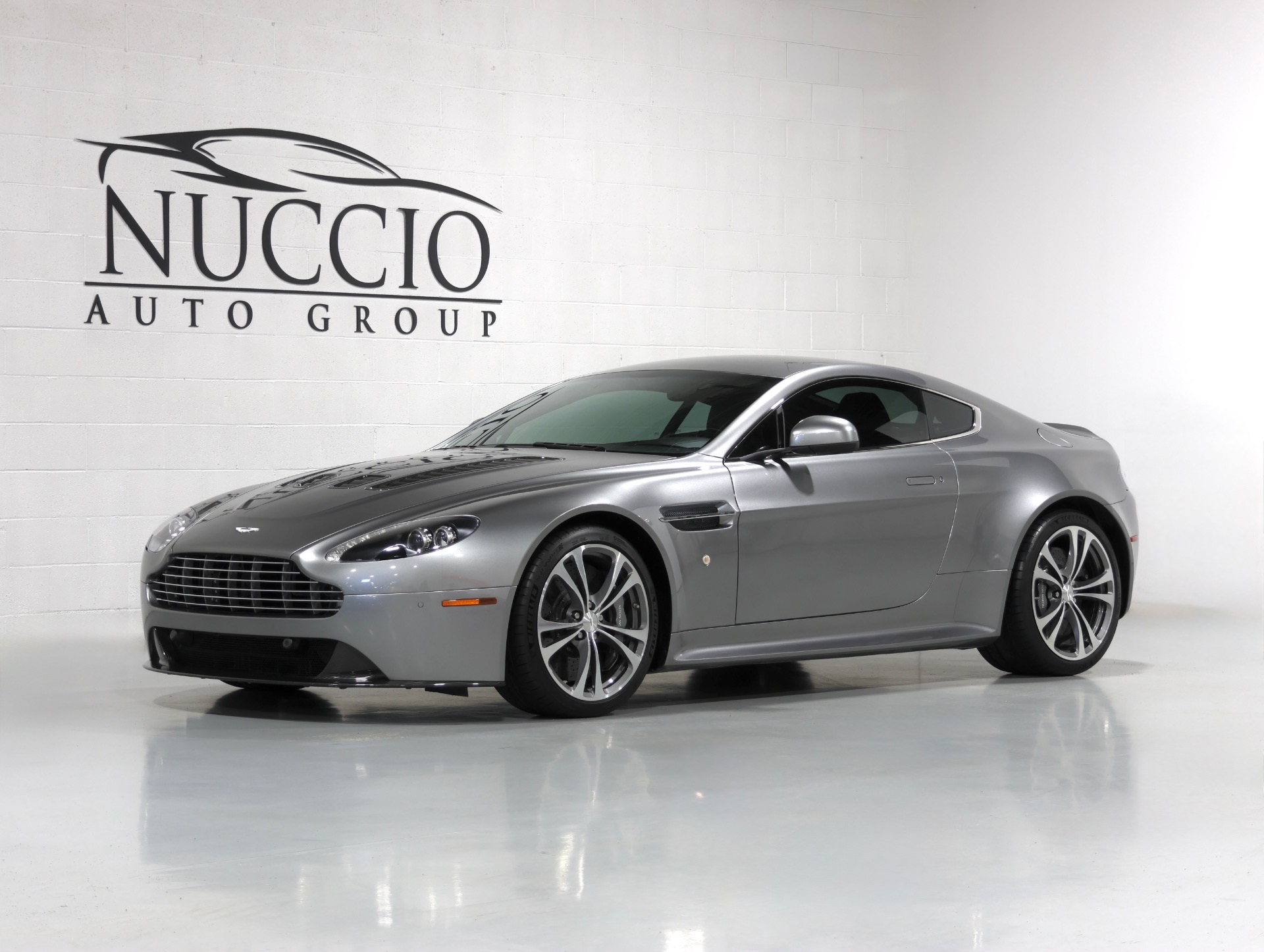 Used 2012 Aston Martin V12 Vantage Coupe - RARE 6-Speed Manual - Only ...